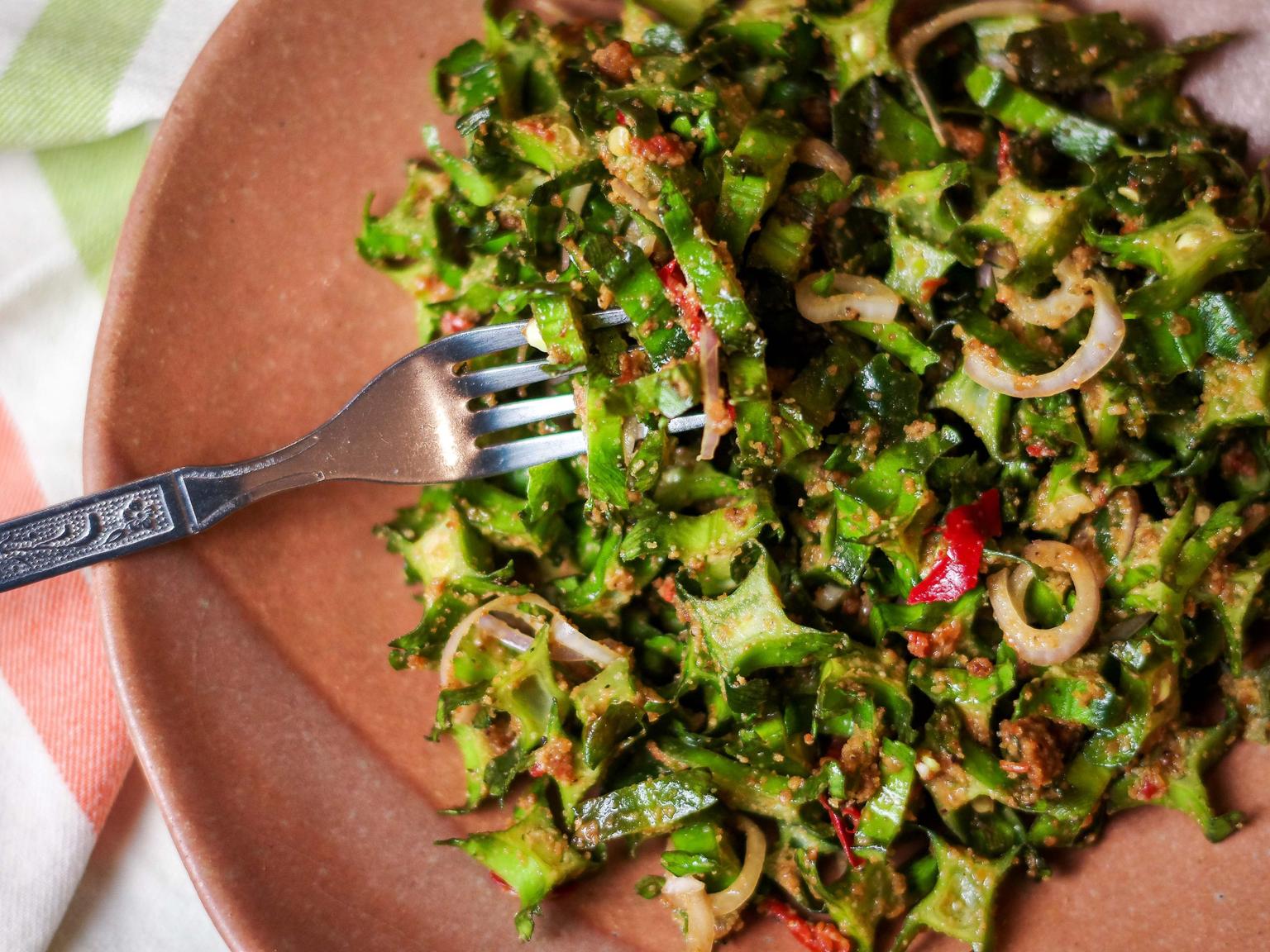 Winged bean kerabu: Quick and spicy vegetable side | Periuk.my